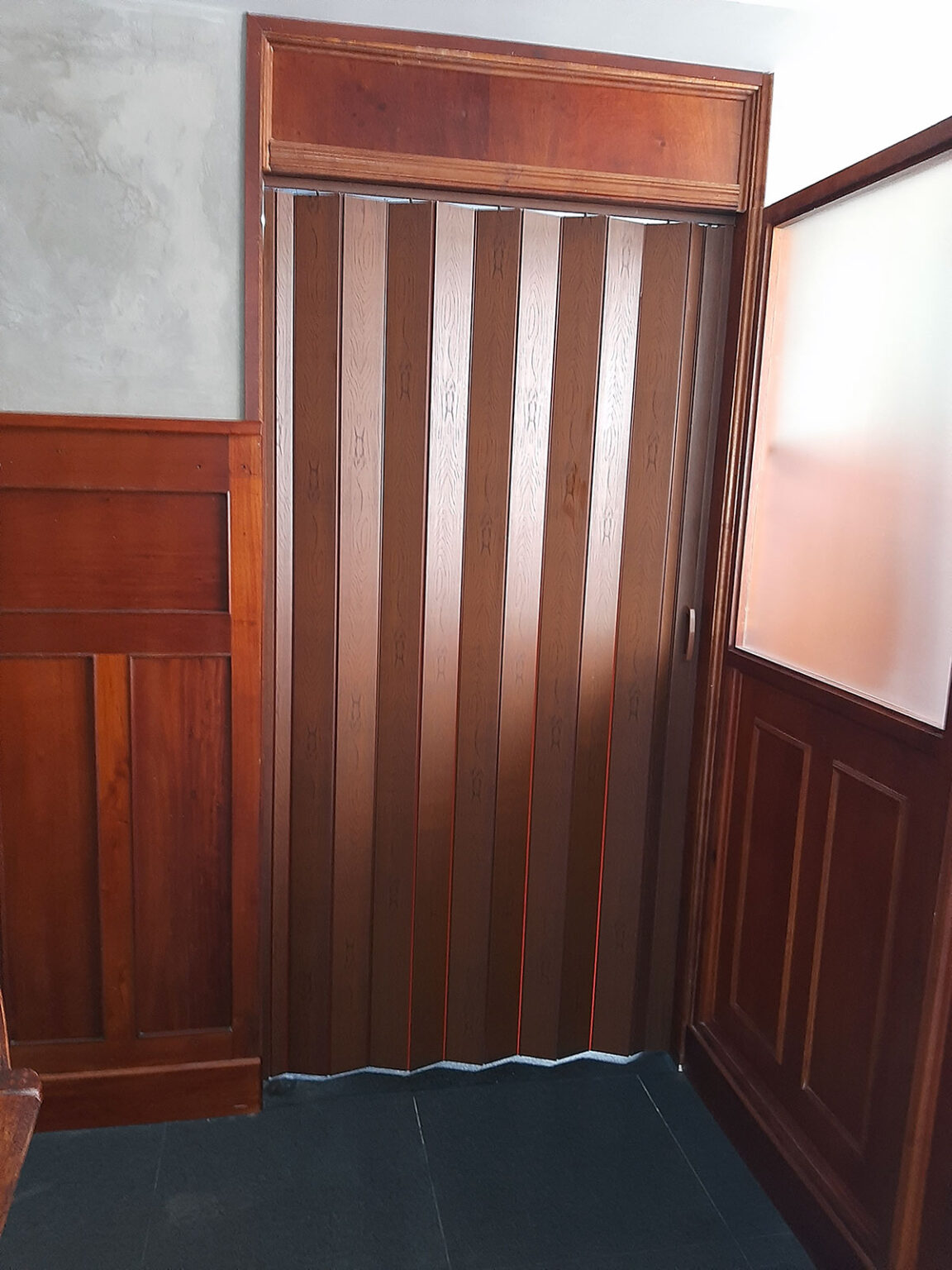 Puertas Plegables en PVC, una solución versátil para separar espacios ...